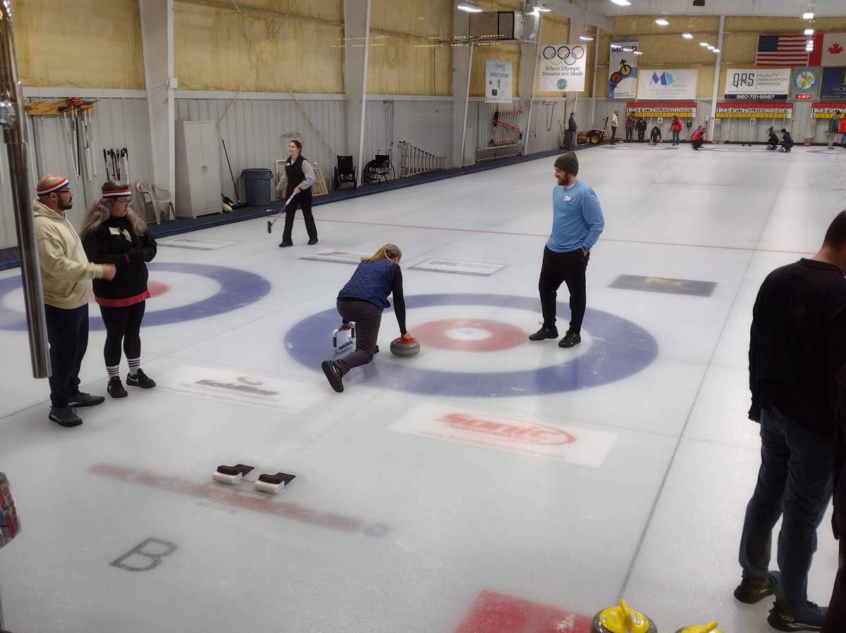Charlotte Curling Club is perfect for first timers – The Planking Traveler